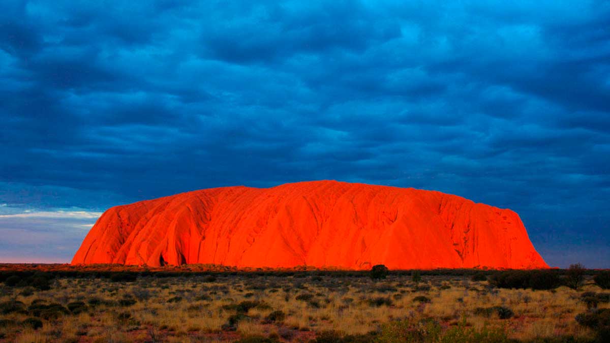 Uluru Australia Location / Uluru-Kata Tjuta National Park, Australia ...